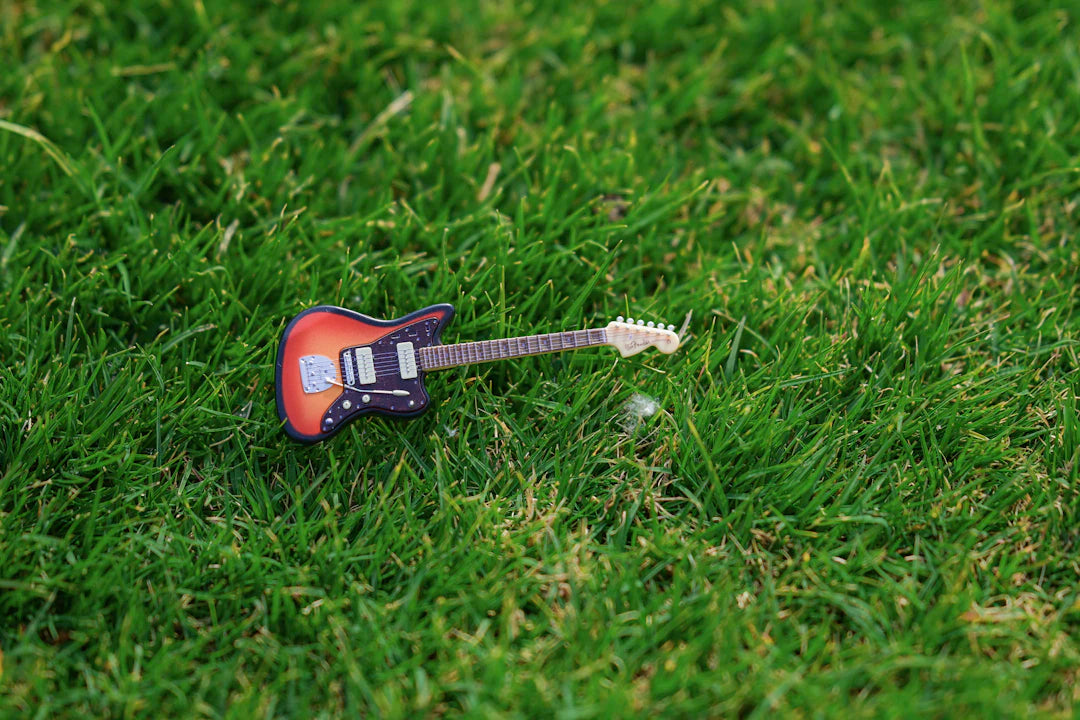 Miniature Replica Guitars: Iconic Designs for Collectors – Mythic ...